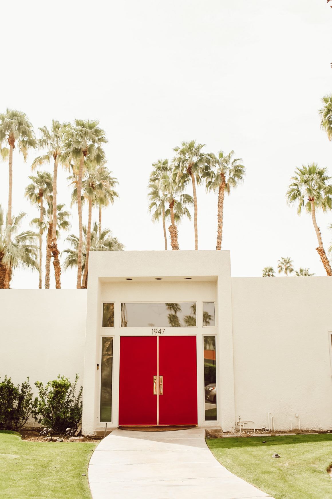 14 Self Guided Palm Springs Door Tour Stops: That Pink Door + More!