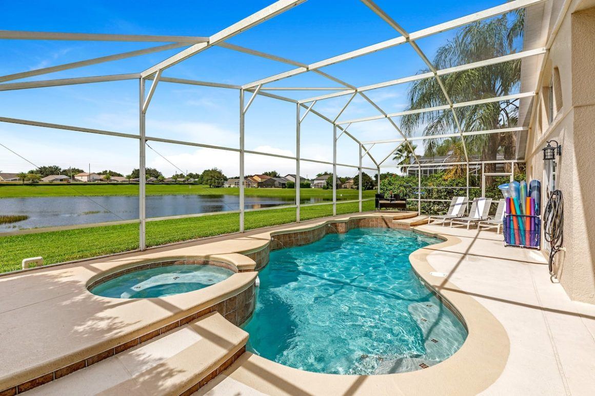 13 Unique Orlando Airbnbs: Downtown Lofts, Disney Pads & More!