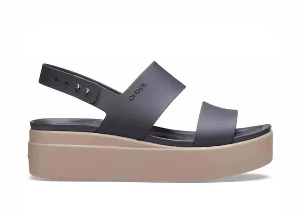 18 Best Travel Sandals Approved For Comfort & Style