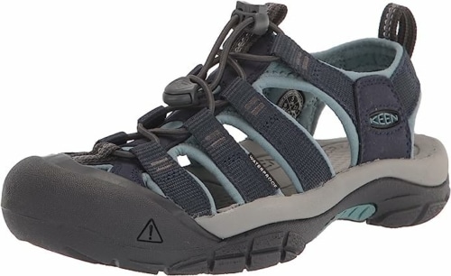 18 Best Travel Sandals Approved For Comfort & Style