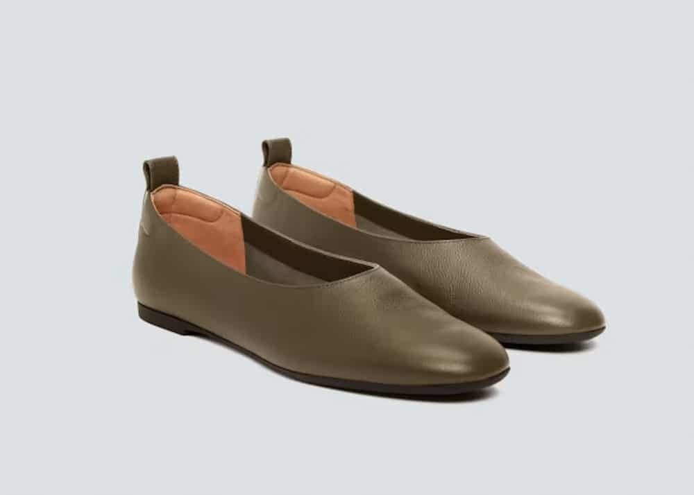 21 Best Travel Shoes For All Weather, Terrains & Activities