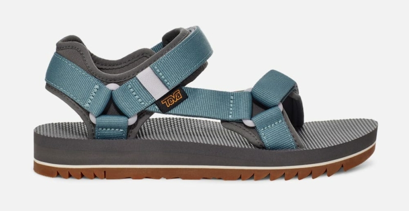 18 Best Travel Sandals Approved For Comfort & Style