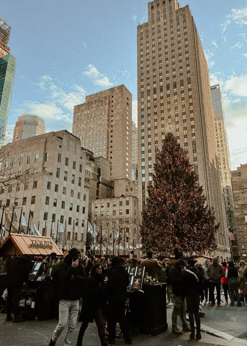 I Found All The Elf Movie Filming Locations In NYC & It Was The Best ...