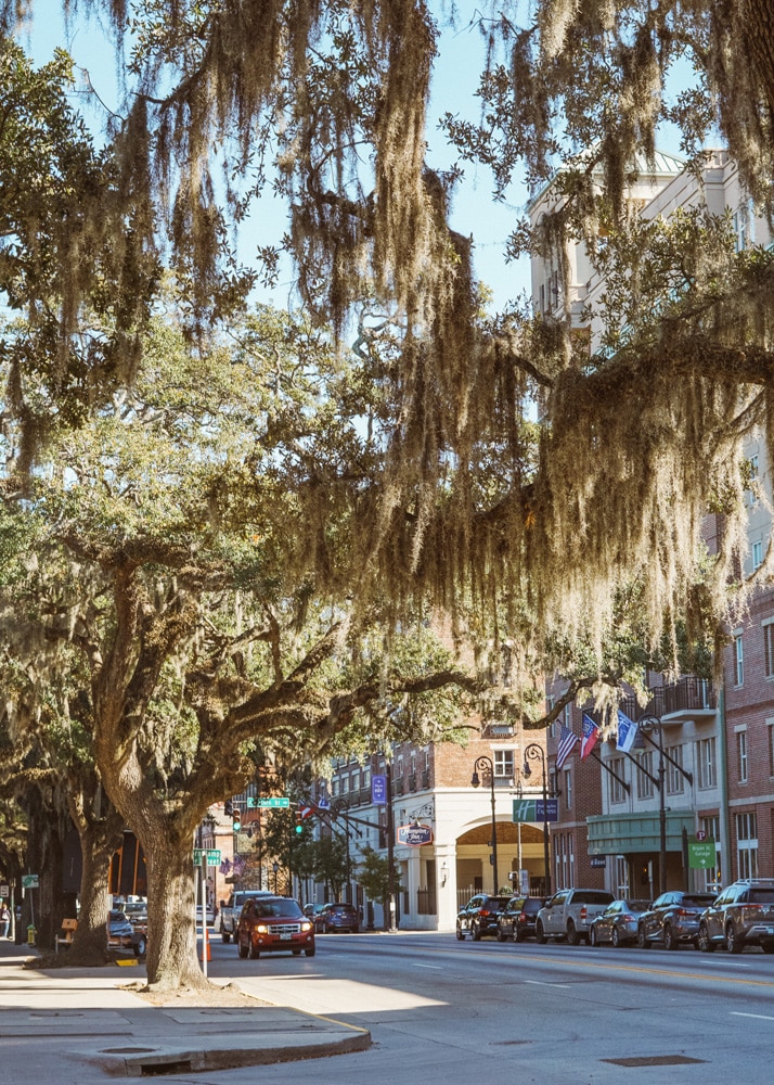 My REAL Savannah Bachelorette Party Guide (Where To Eat, Stay, & Drink!)