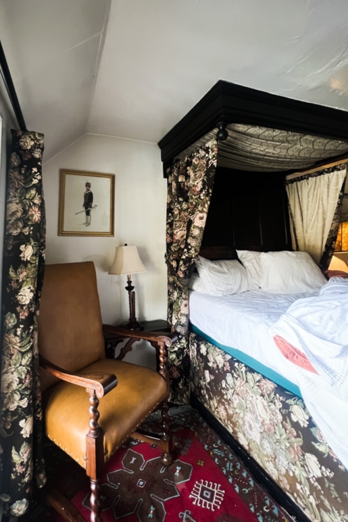 My Magical Christmas at the Pelican Inn Was A Romantic Tudor Escape In ...