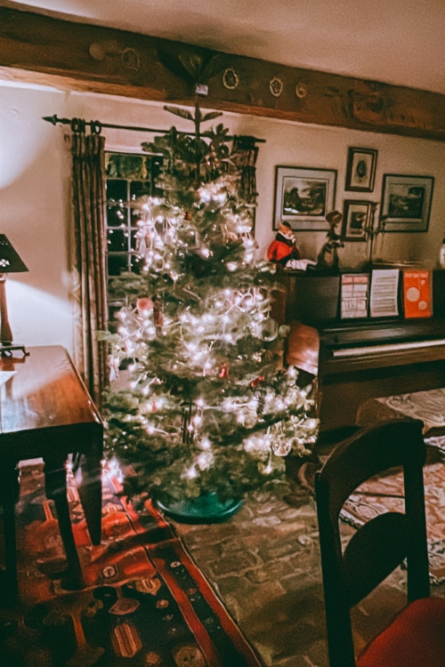 My Magical Christmas at the Pelican Inn Was A Romantic Tudor Escape In ...